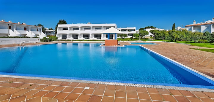 1-bed With Balcony & Pool Access · 700 M To Beach - Porches