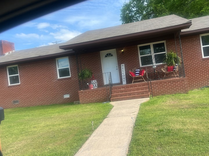 Hollywood Inn - Florence, AL