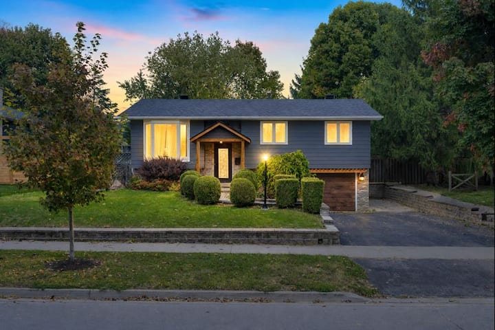 3-bed Cozy House With Hot Tub, Free Parking, Wi-fi - Barrie
