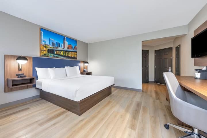 La Quinta Dallas Dfw Airport North | King Bed - 그레이프바인