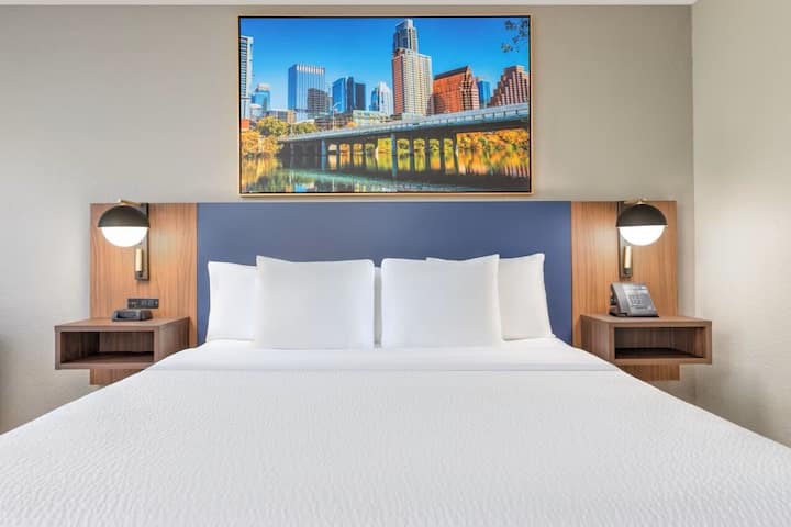 Courtyard Access | 2 King Bed | La Quinta Dfw - Grapevine, TX