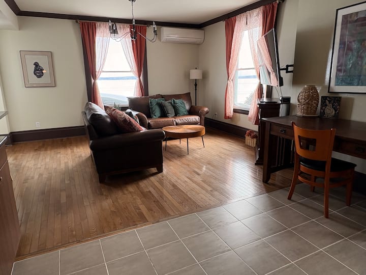 The Murphy | 3br Suite With Lake Views & Balcony - New Liskeard