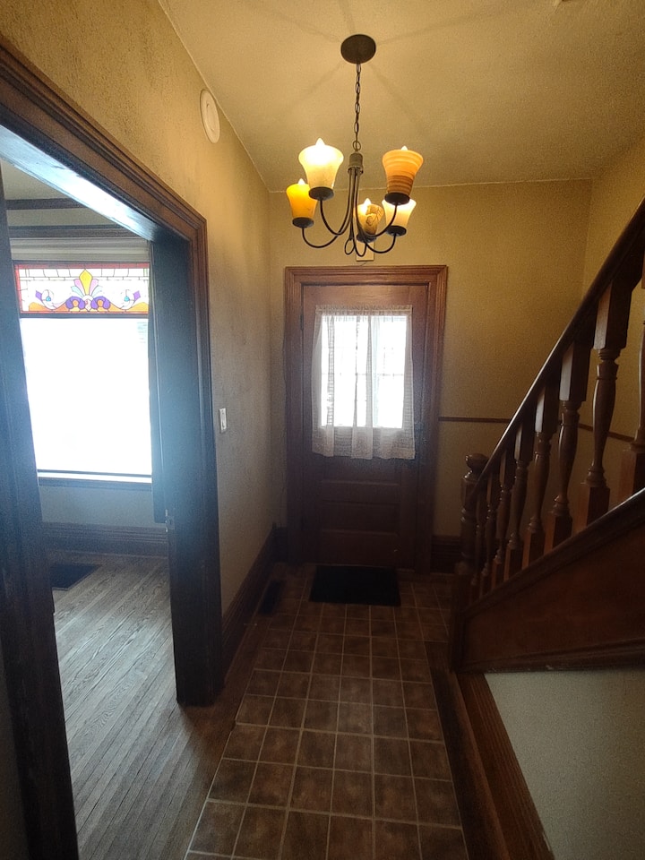 Charming Century Home W. Cottage Garden Suite - Midland