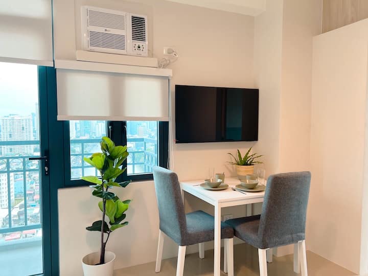 A Stylish, Bright Flat In The Metro | 2 Balconies - Manila