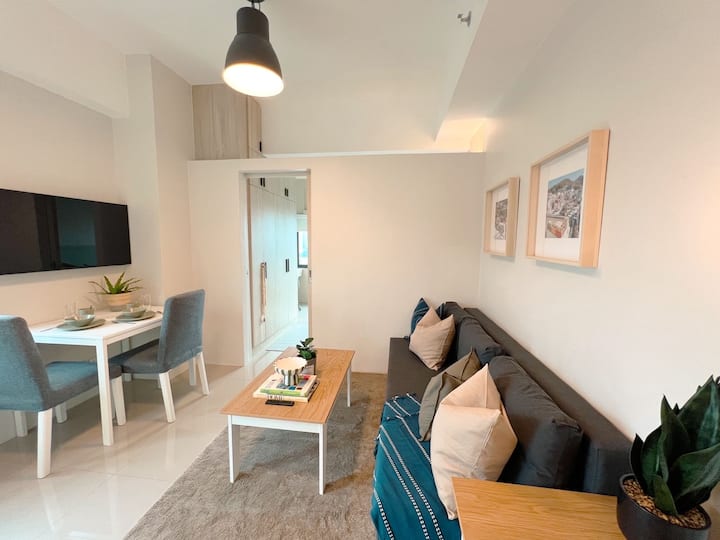 A Stylish, Bright Flat In The Metro | 2 Balconies - Philippinen