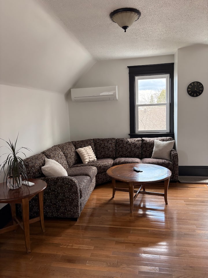 The Guertin | Top Floor Suite With Best Lake Views - Temiskaming Shores