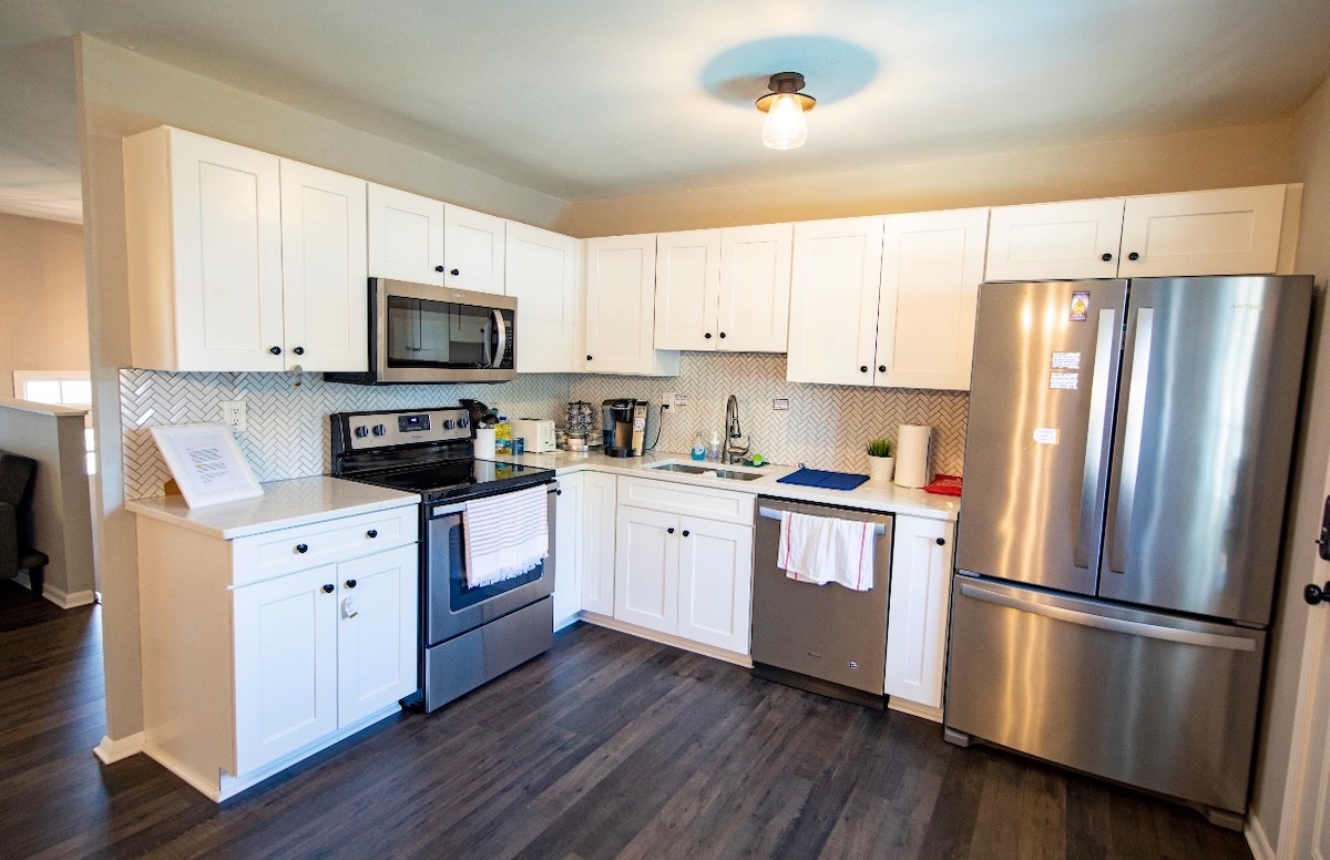 Chambre privée près de l'aéroport, arrivée autonome et stationnement ...