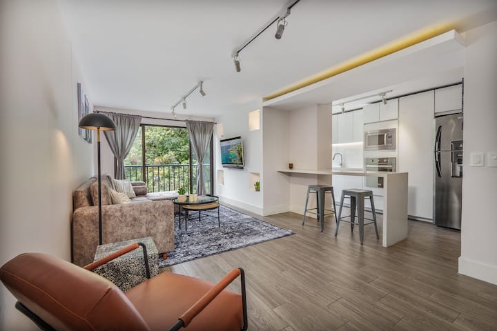 Spacious Apt In Provenza + Ac + 24h Security - Medellín