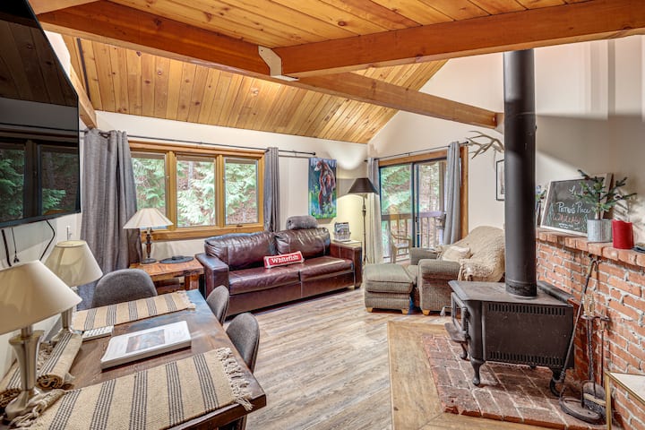 Whitefish Lake Couples Escape W/ Community Perks! - Whitefish, MT
