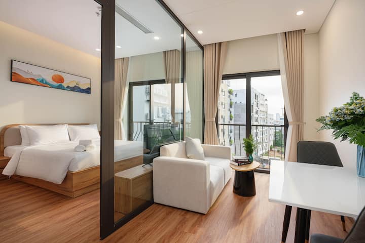 Ventura/ 1bd With Balcony - Washer & Parking - Provincia de Đà Nẵng, Vietnam