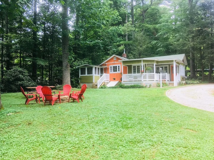 Featherstone Lodge On Private Cove Lane - Hendersonville, NC