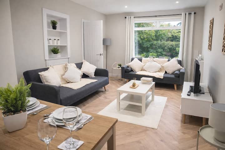 Stunning 2bdr Near Glasgow|sleeps 6 |Parking - Glasgow
