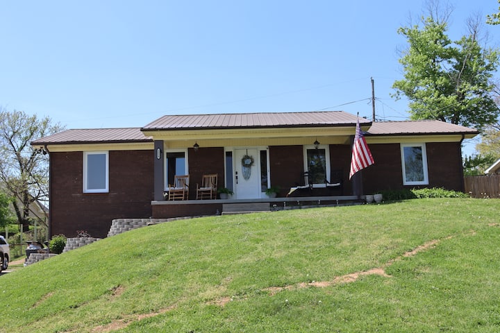 Close To Interstate, Local Eateries & Shopping. - Natural Tunnel State Park, Duffield