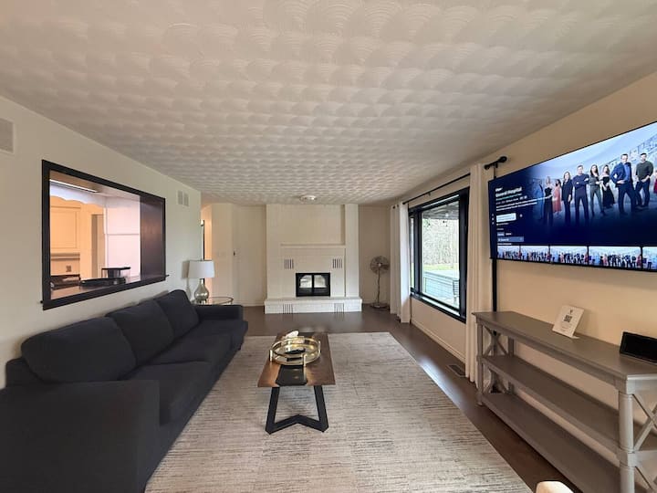 10 Acre Luxury Lakehouse Private Beach Tv Room - Clinton