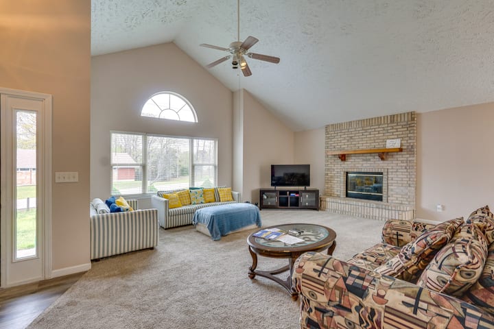 4 Mi To Ha Ha Tonka State Park! Home W/ Deck - Camdenton, MO