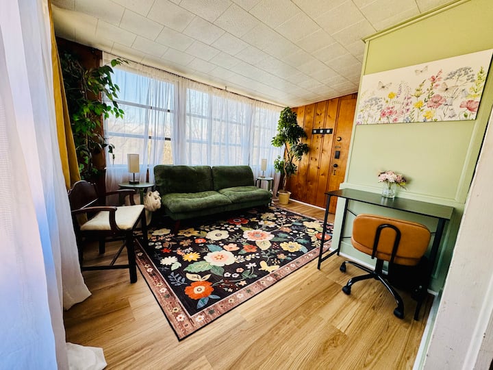 Colorful Boho Suite W/ Sunroom + Desk - Alton, IL