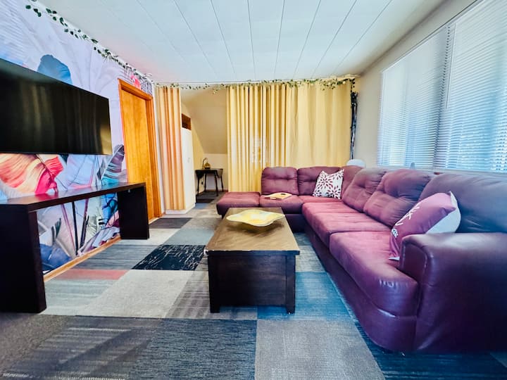 Colorful Boho Suite W/ Sunroom + Desk - Spanish Lake, MO