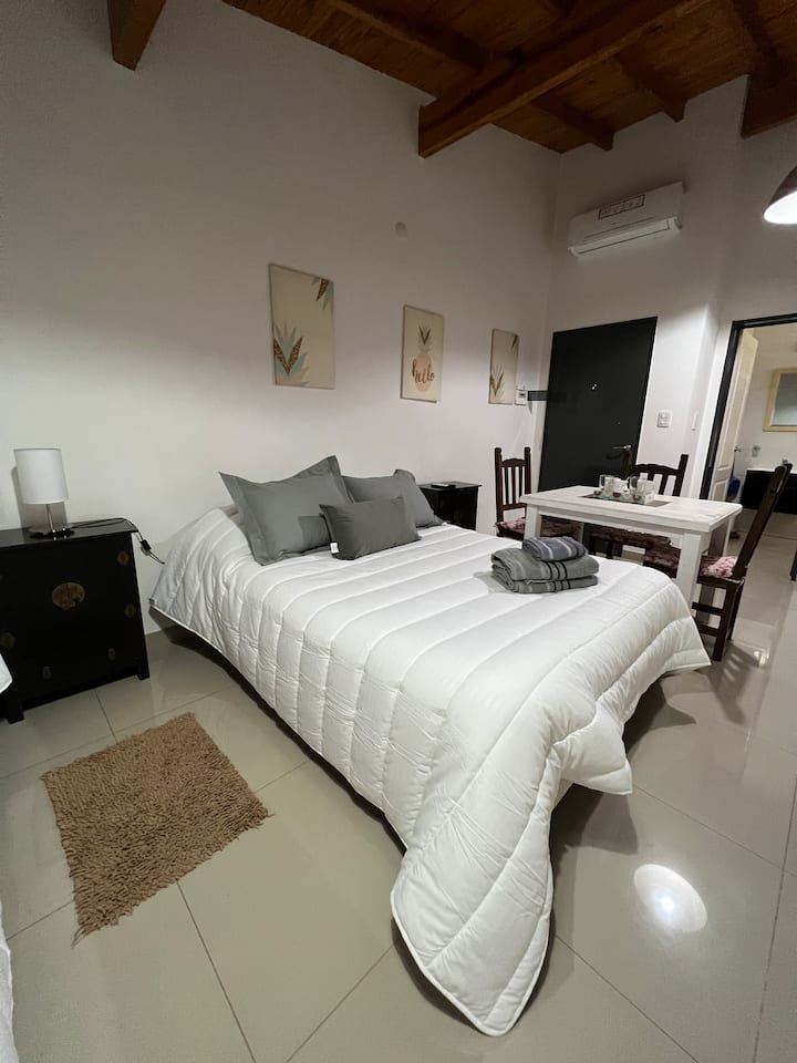 Hospedaje Lo De Hugo. Departamento En San Miguel - Bella Vista