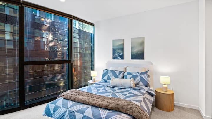 New Apartment In Prime Location|2 Beds + Sofa Bed - Melbourne