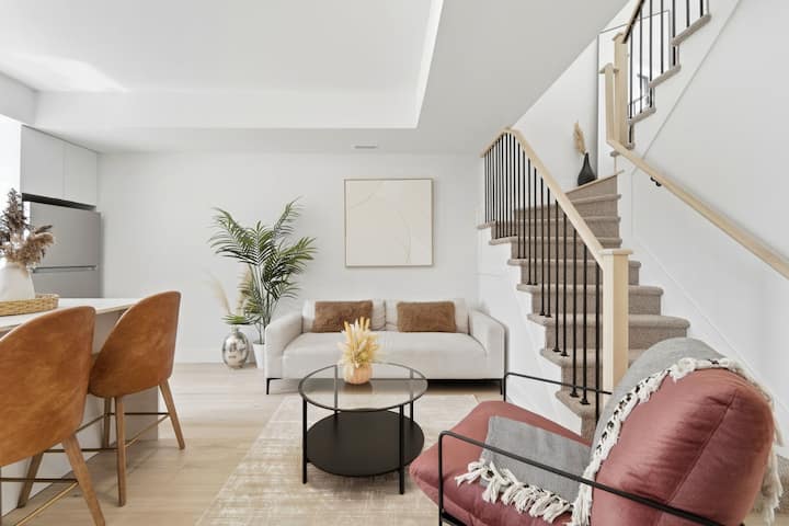 Incredible 2br Townhome | Rooftop Patio! - Niagara Falls