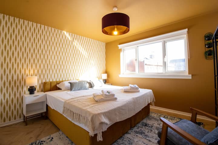 18% Discount | Sleeps 6 | Parking | Woodside - Glasgow