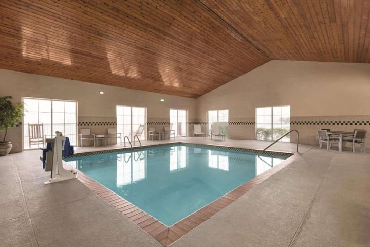 Mountain Views | Free Breakfast & Parking + Pool - Boone, NC