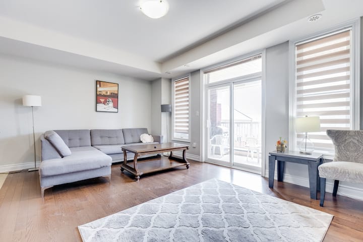 Spacious Bright Private! Townhome In Markham - Markham