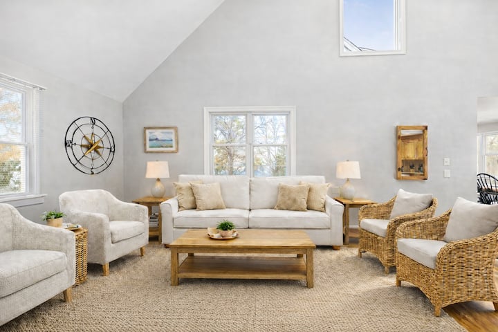 Edgartown 5 Bedroom Home With Two Primary Suites - Martha's Vineyard, MA
