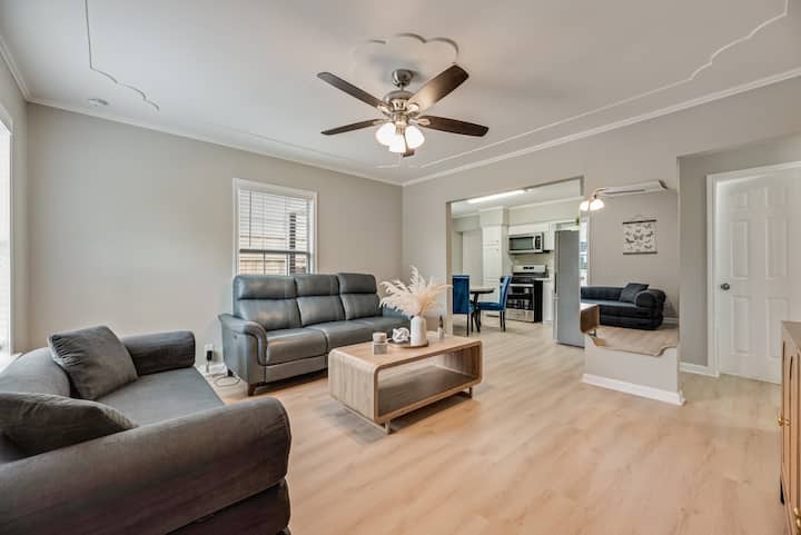 Modern 2br Retreat | Minutes To Dickies & Downtown - Cultural District - Fort Worth
