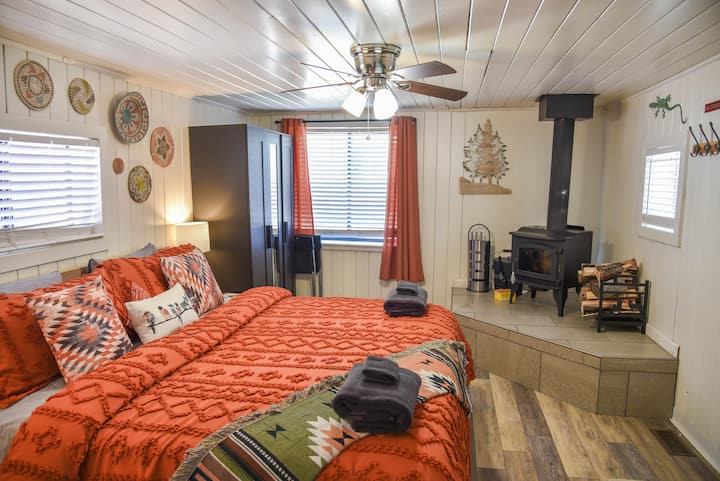 Mountain Song Cabin #2 (Pioneer #8) - Red River