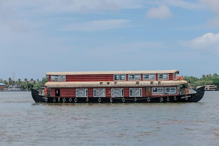 Kh Majesty | 6br Luxury Houseboat - Alappuzha