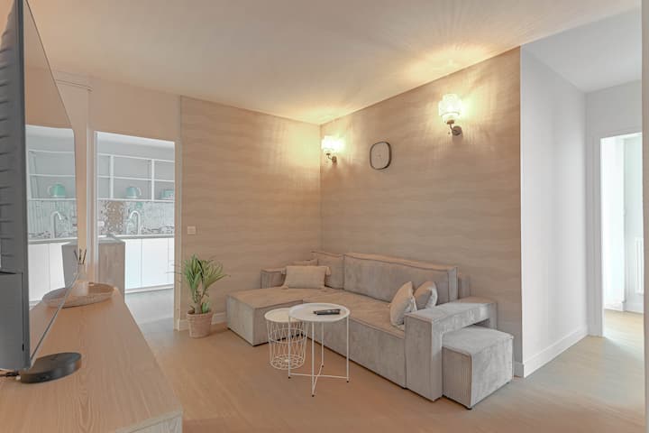 Spacieux, Grand Balcon Et Parking - Lyon
