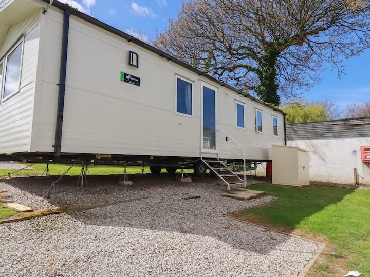 Shamrocks Cove Caravan - Fistral Beach