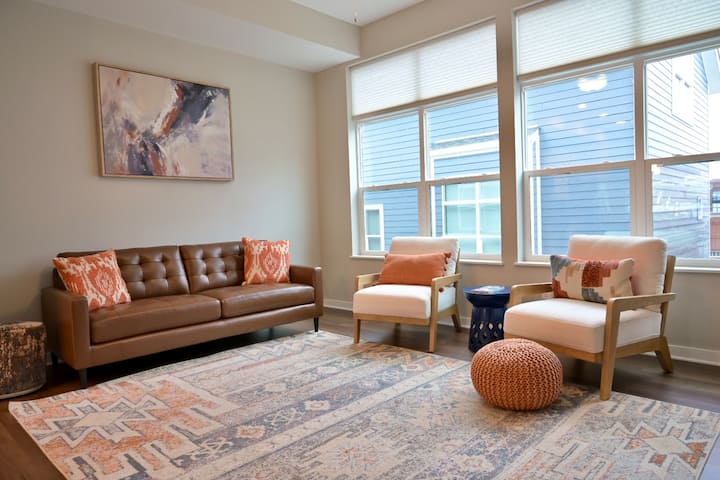 Rooftop Bay Views | Downtown Lakehouse Sleeps 8 - Sandusky, OH