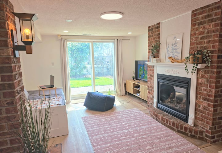 World Cup Stay | Cozy Retro Suite & Garden - Toronto