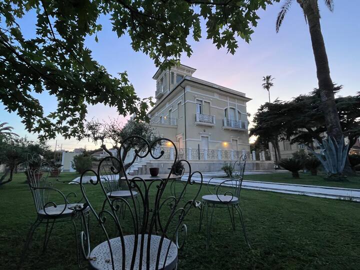 Esclusiva Villa Liberty Fronte Mare Con Parco - Grottammare