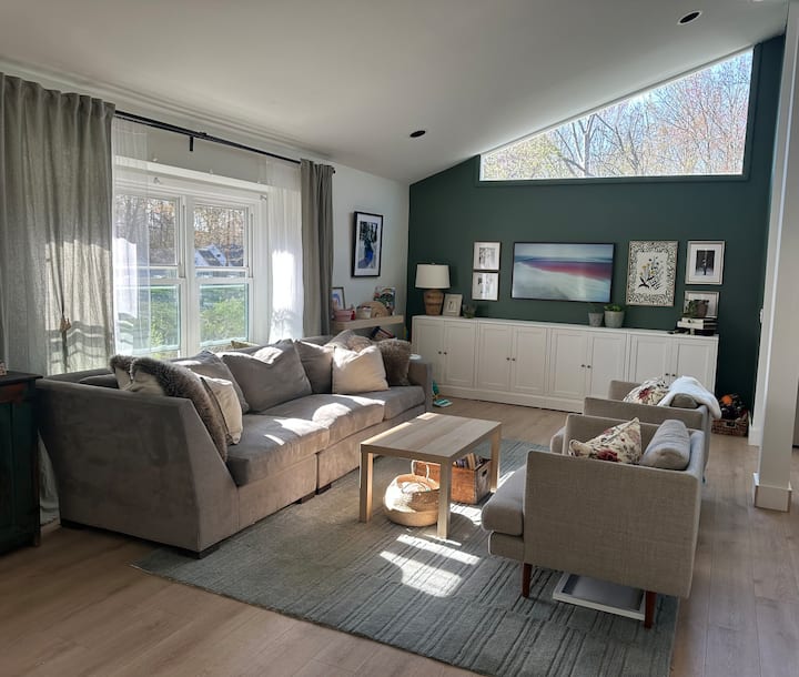 Bright Retreat W/ Deck & Private Yard - Bristol, CT