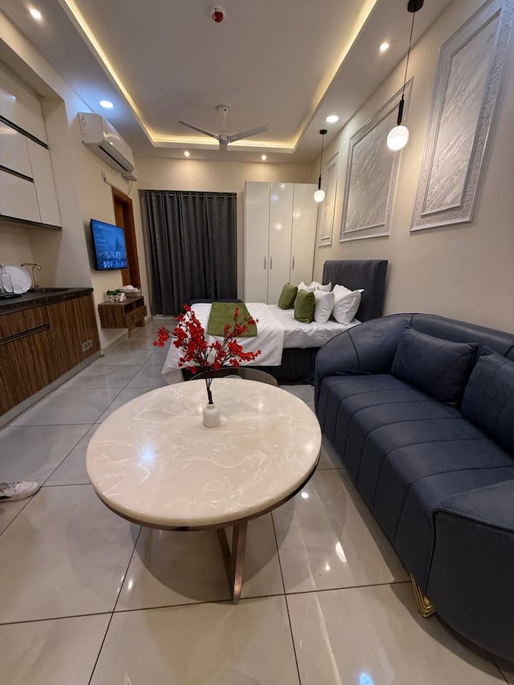 Cozy Ac Stay With Kitchen, Fridge &Tv, Cleanliness - Noida
