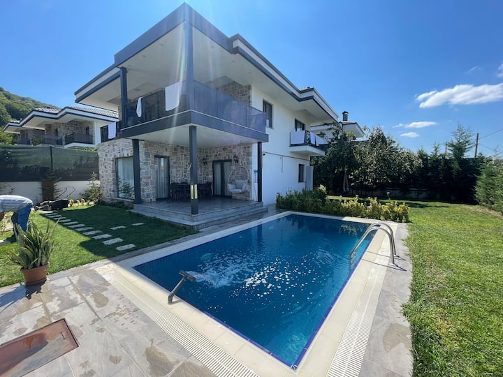ÖZel Havuzlu Konforlu Villamız - Sapanca