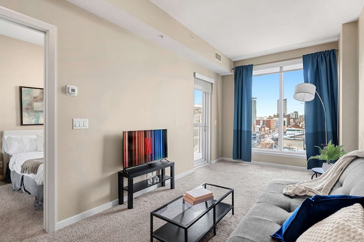 Skyline Suite Panoramic 1br Downtown With Parking - Calgary