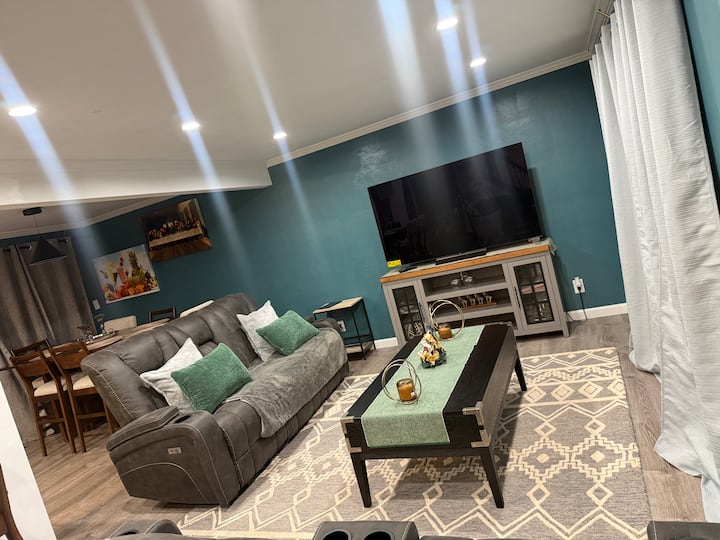 Cozy 3 Bedrooms House Near Downtown - Monroeville, PA