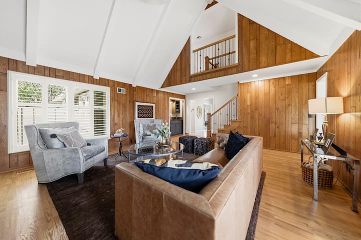 Spacious 5br Home W Huge Basement + Yard - Belton, MO