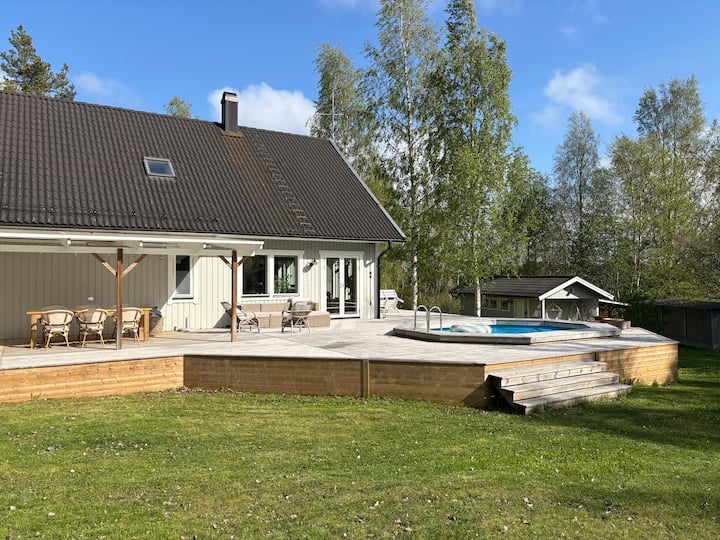 Havsnära Villa Med Pool - Norrtälje