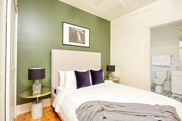 3-bedroom W/ Kitchen | French Market - 1.2 Miles - New Orleans, LA