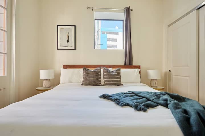 Modern Nola Flat: Designer Finishes | Near Caesars - New Orleans, LA