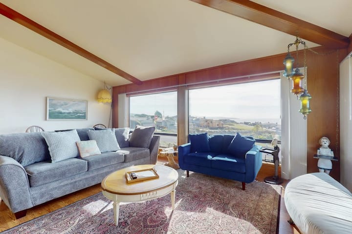 Panoramic Ocean Views From Bodega Bay Hilltop - Bodega Bay, CA