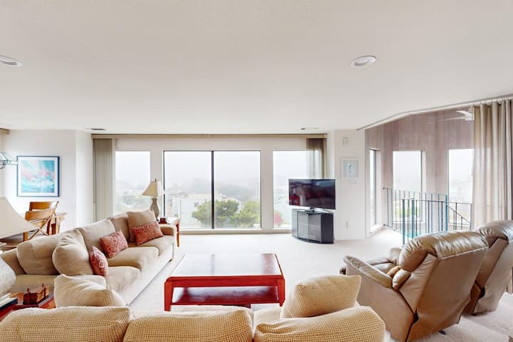 Bodega Bay Oceanview Game Room Retreat - Bodega Bay, CA