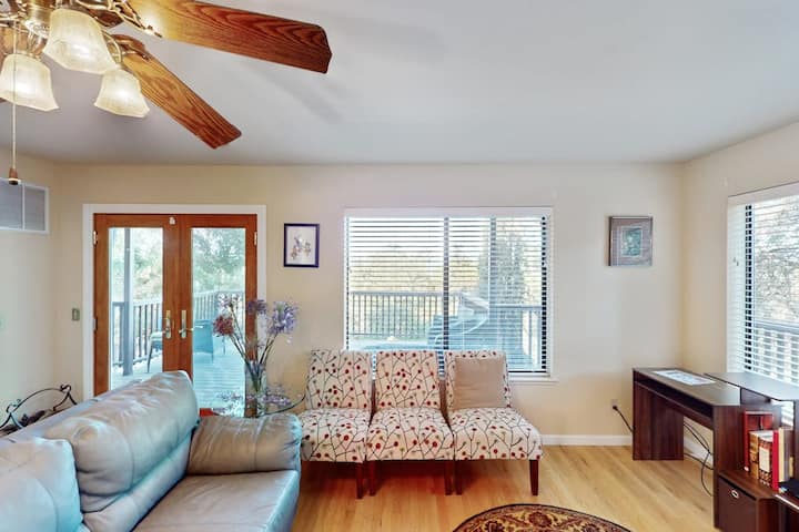 Cloverdale Hillside Lodge On 7 Wooded Acres - Cloverdale, CA