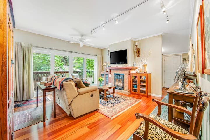 Guerneville Dog-friendly Redwood Retreat With Deck - Guerneville, CA