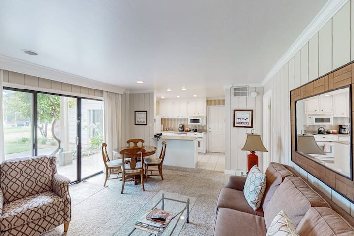 Napa Golf Course View Condo With Pool Access - Napa, CA